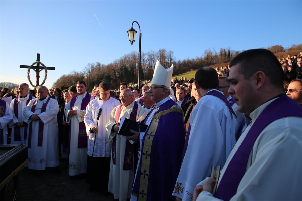 Biskup Gorski predvodio sprovodne obrede za preminulog preč. Antuna Sentea, st. | Laudato